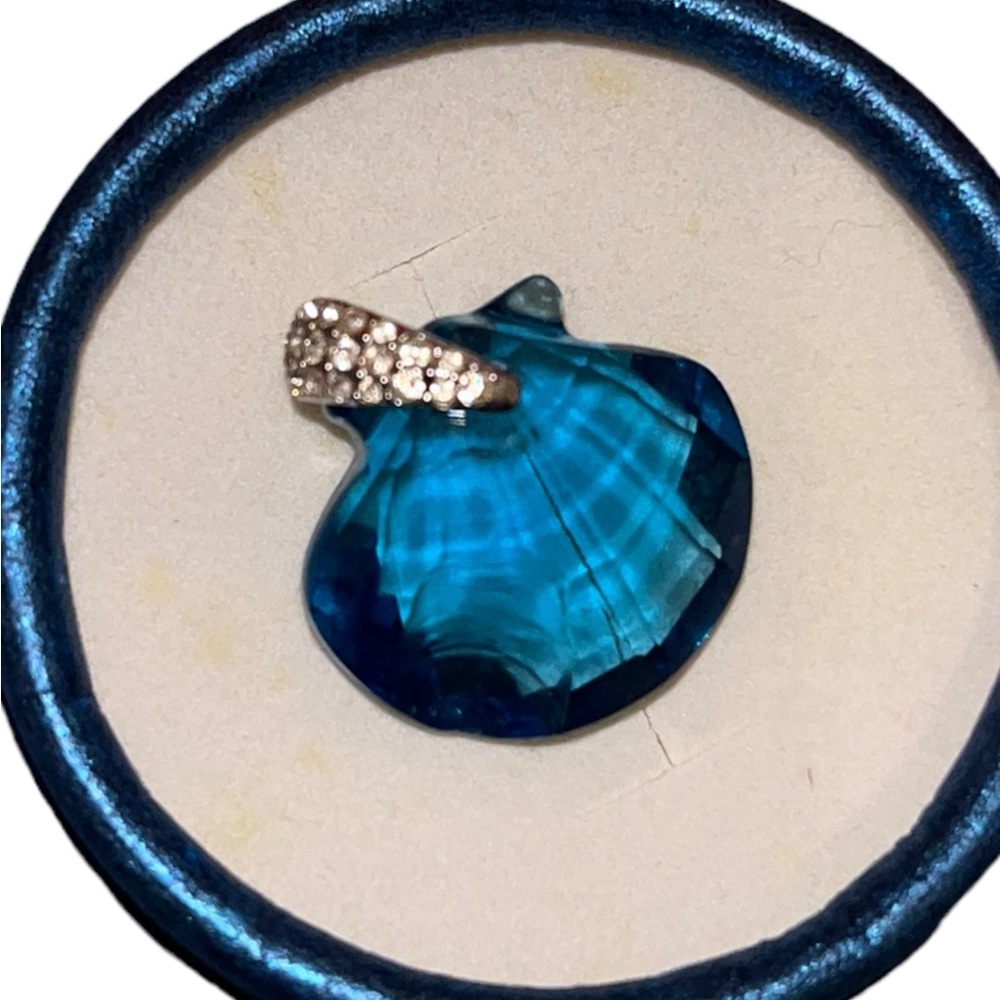 Swarovski Crystal Blue Scallop Clam Shell Pendant. - Gem